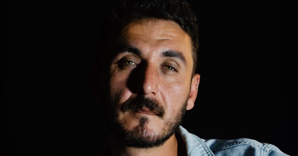 Pop müziğin dikkat çeken isimlerinden Ozan Doğan, “Yarım Kalsın” adlı ...